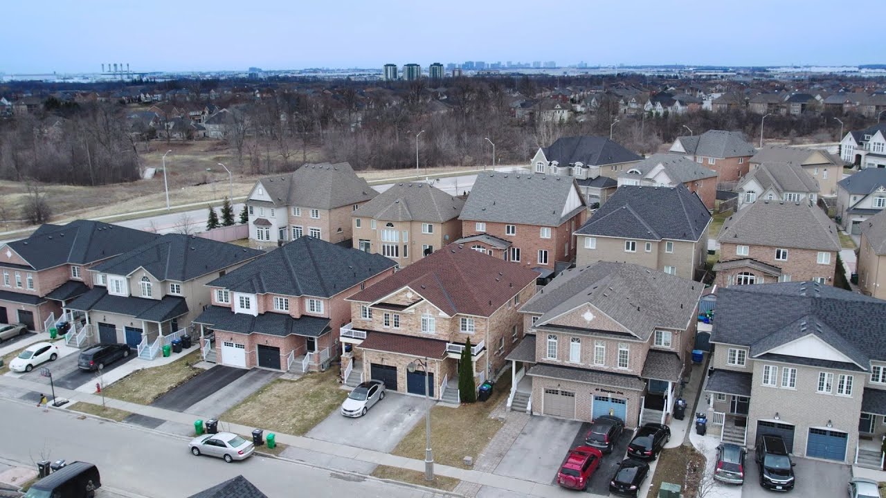 60 Riverplace Crescent | Brampton ON - YouTube