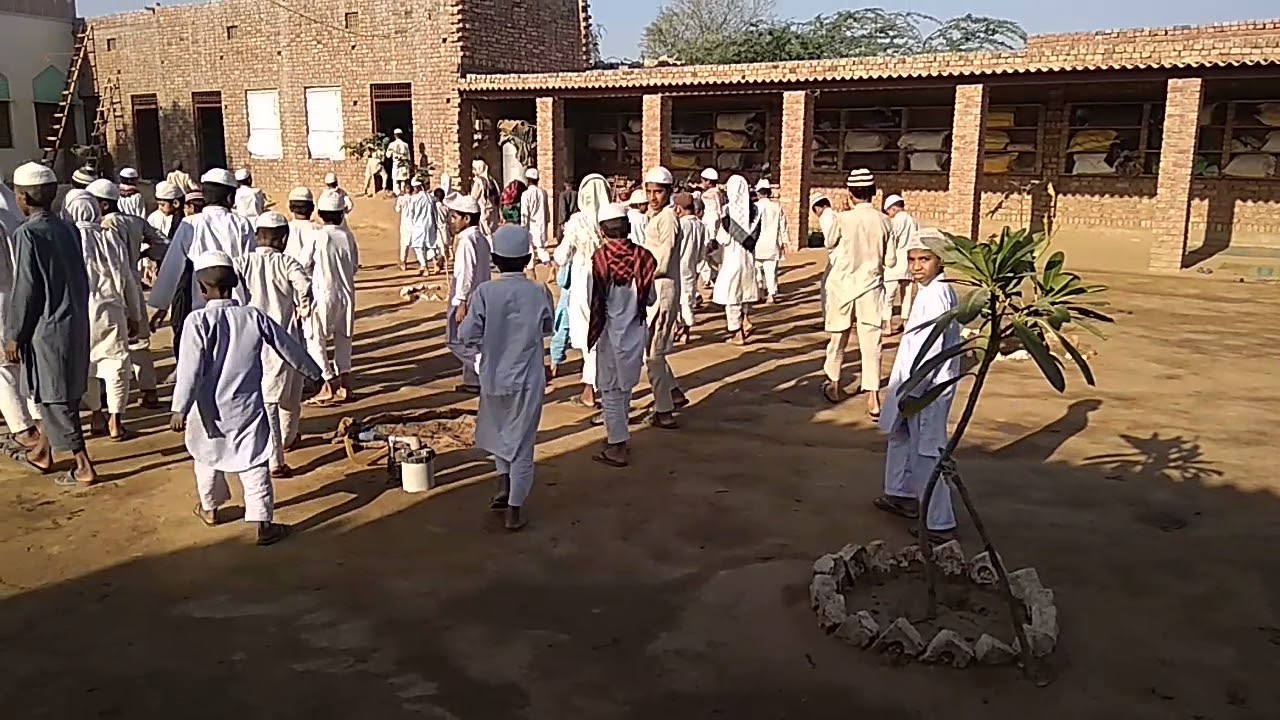 madarsa usmaniya moodhi bass luhinga - YouTube