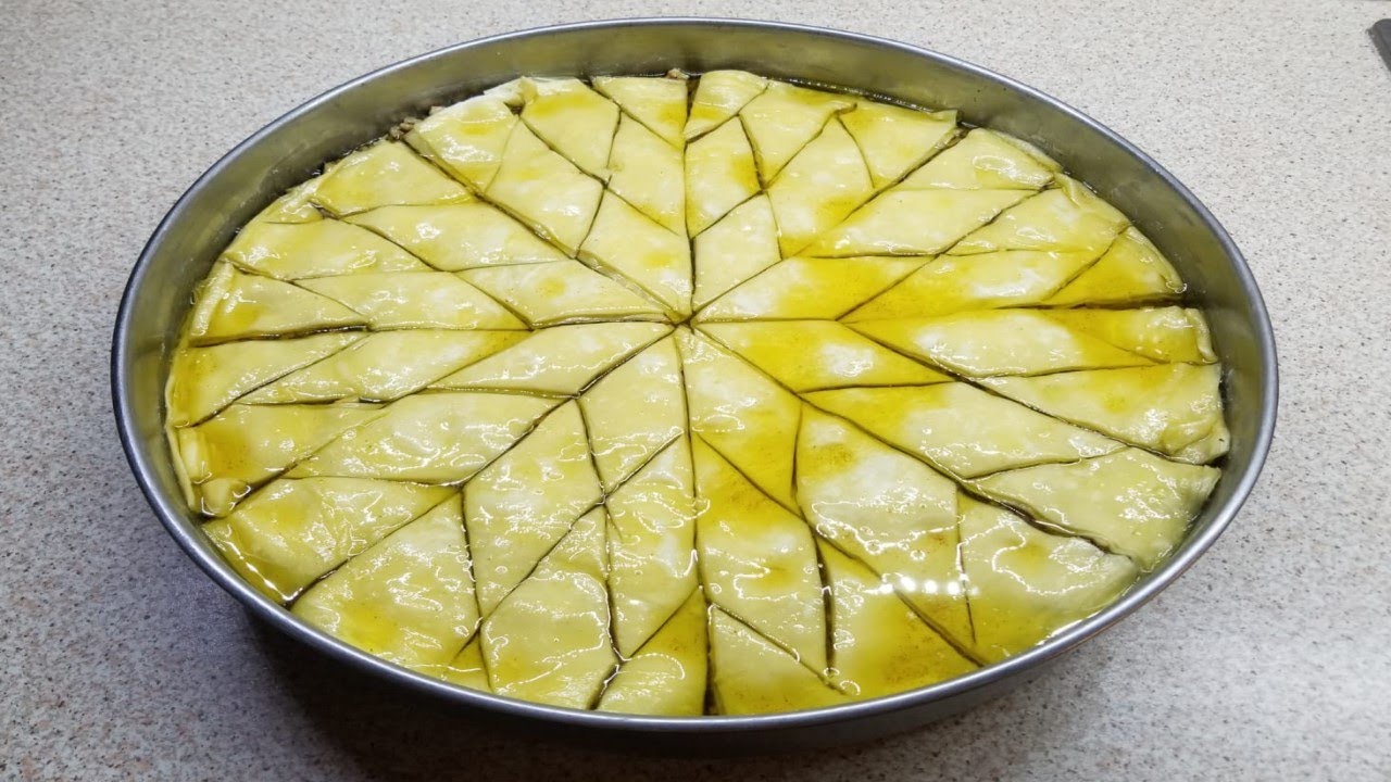 Prerja, pjekja dhe sherbetosja e bakllavas turke. Menyra tradicionale ...