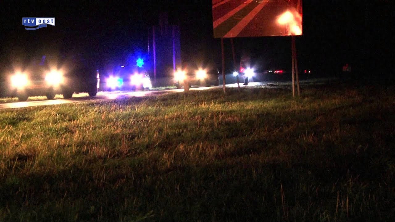 Gewonde doordat auto van de weg raakt op N36 bij Westerhaar - YouTube