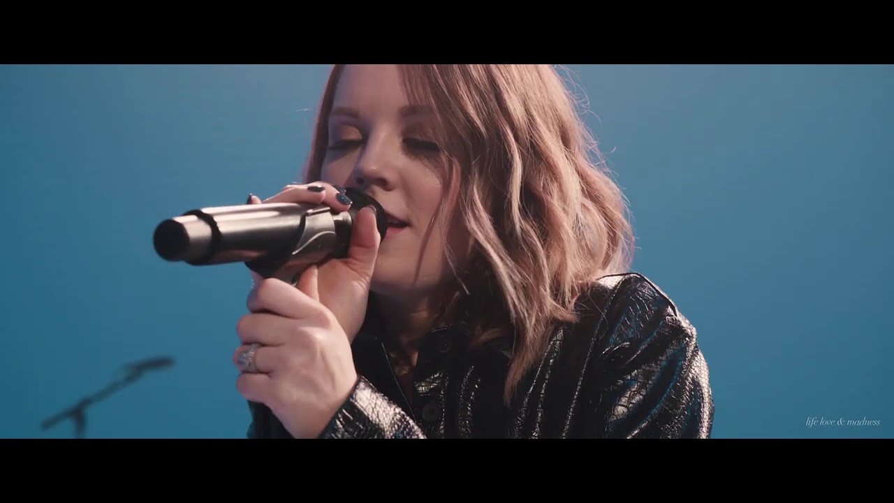 Sarah Reeves - Paradise (Live) - YouTube