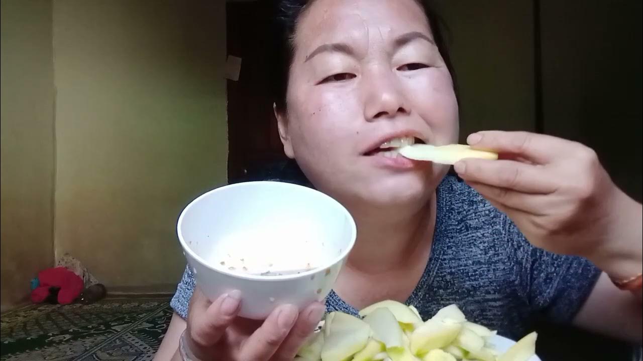 noj qaub mam muab qab qab nawj ກີນສົ້ມໝາກມວ່ງແຊບແຊບເດີ້ - YouTube