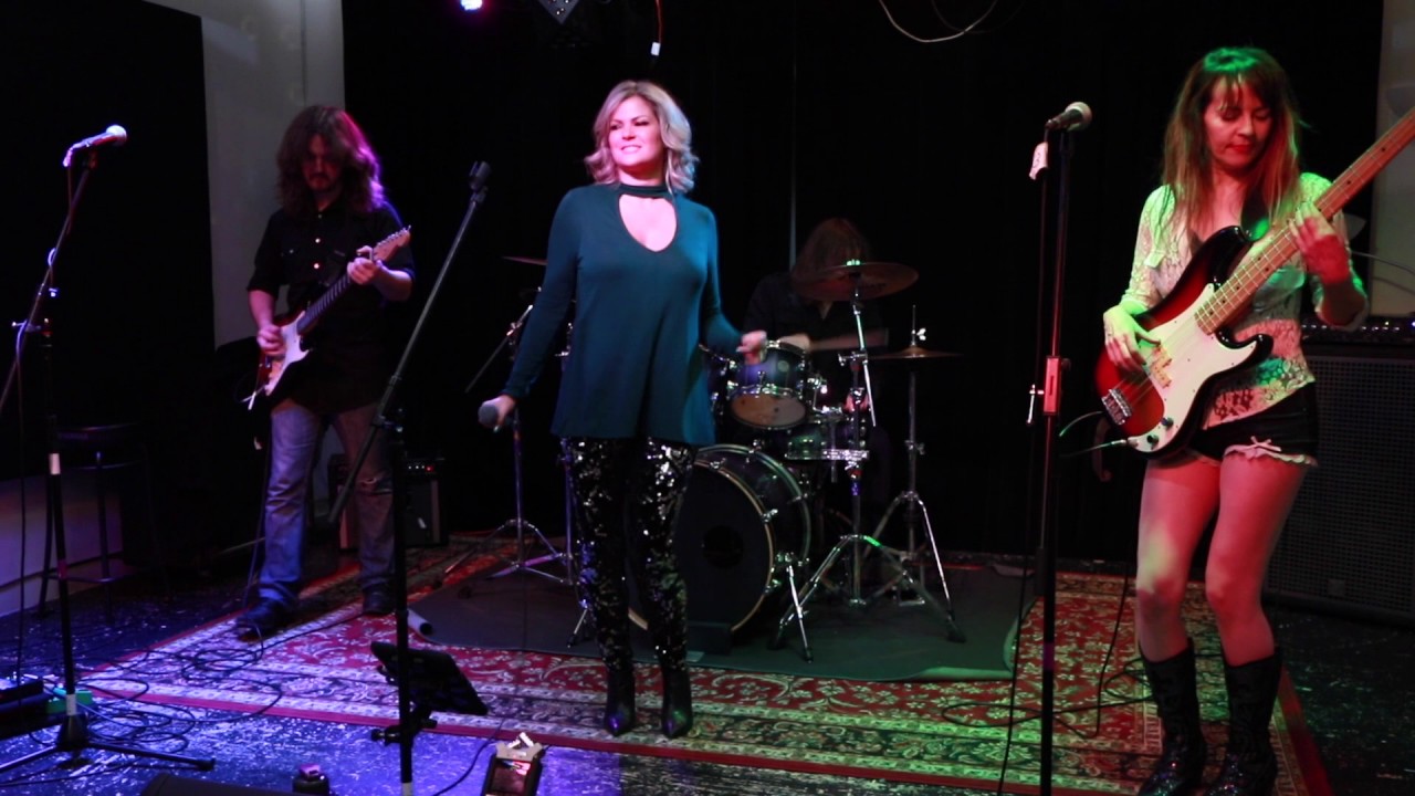Las Divas Band - These Boots Are Made For Walkin'/Wipe Out (Live at ...