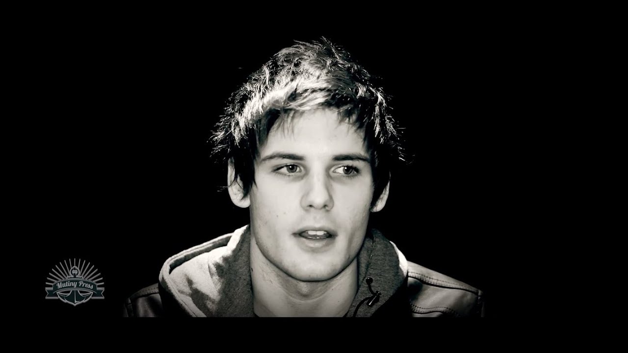 Mutiny Press meet: Devin Oliver (I See Stars) - YouTube