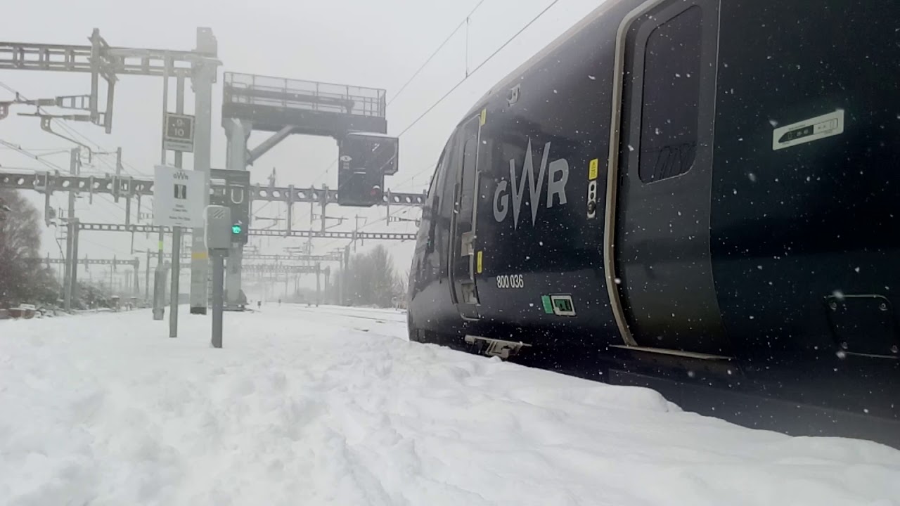 Class 800 trains in snowy Swindon. - YouTube
