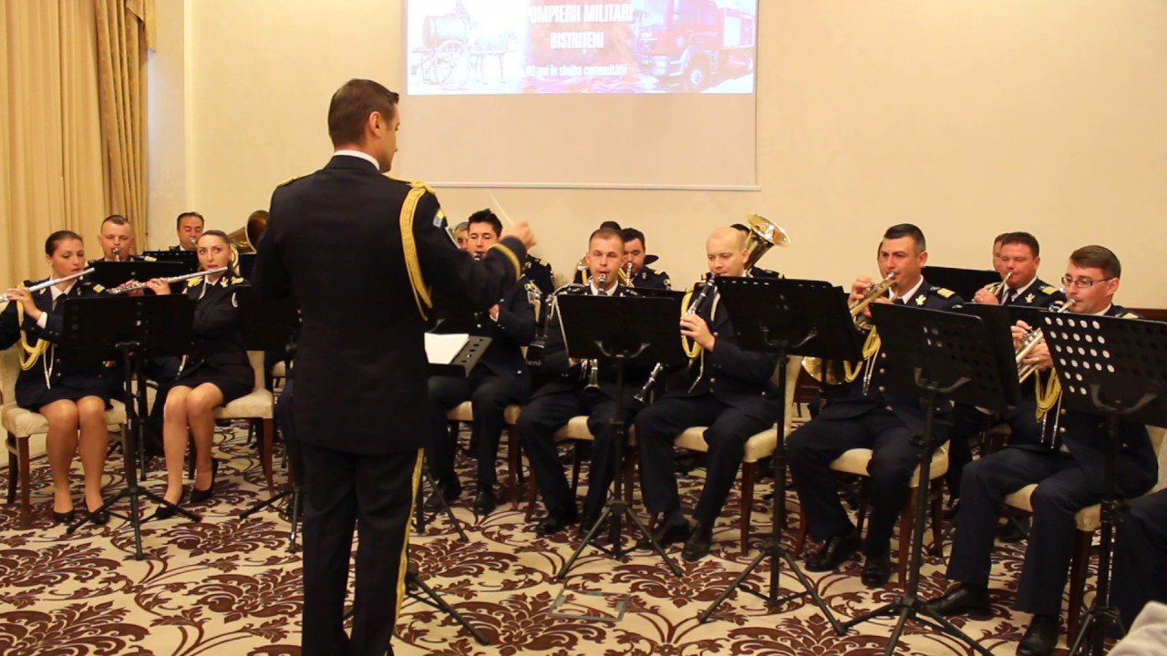 Fanfara militara Bistrita - YouTube