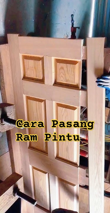 Pekerjaan Terampil Tukang Kayu Pasang Ram Pintu - YouTube