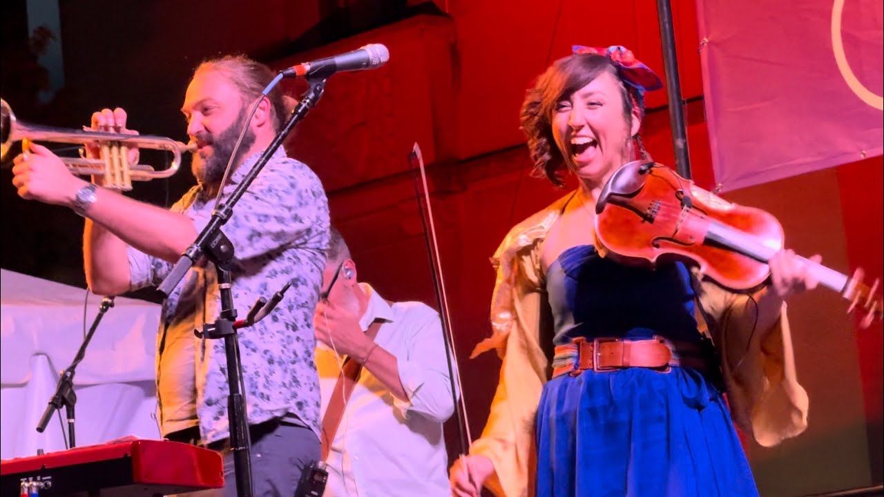 Erin Zindle and the Ragbirds are magical - YouTube