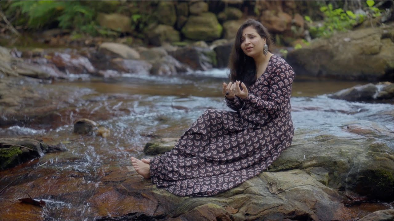 Uyirum Neeye | Viji Viswanathan Ft. Amith Sajan - YouTube