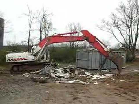 Excavator loading scrap metal - YouTube