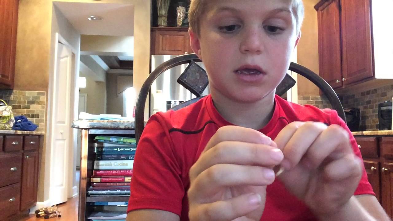 Tutorial of how to put a rubber band throw your thumb - YouTube