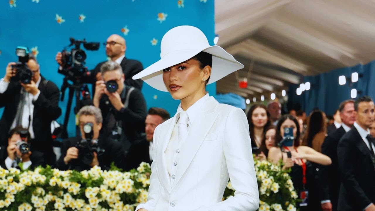 Met Gala 2025: Red Carpet Fashion Highlights - Vogue UK - YouTube