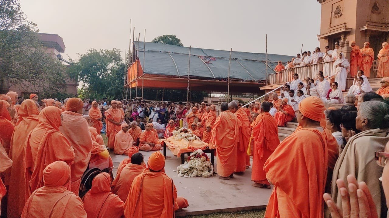 শ্রী সারদা মঠের প্রেসিডেন্ট মাতাজী রামকৃষ্ণ লোকে //sri sarada math er ...