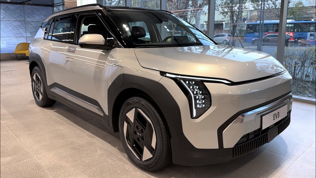 [4K] 2025 KIA EV3 Long Range "Ivory Silver / Light Gray two-tone ...