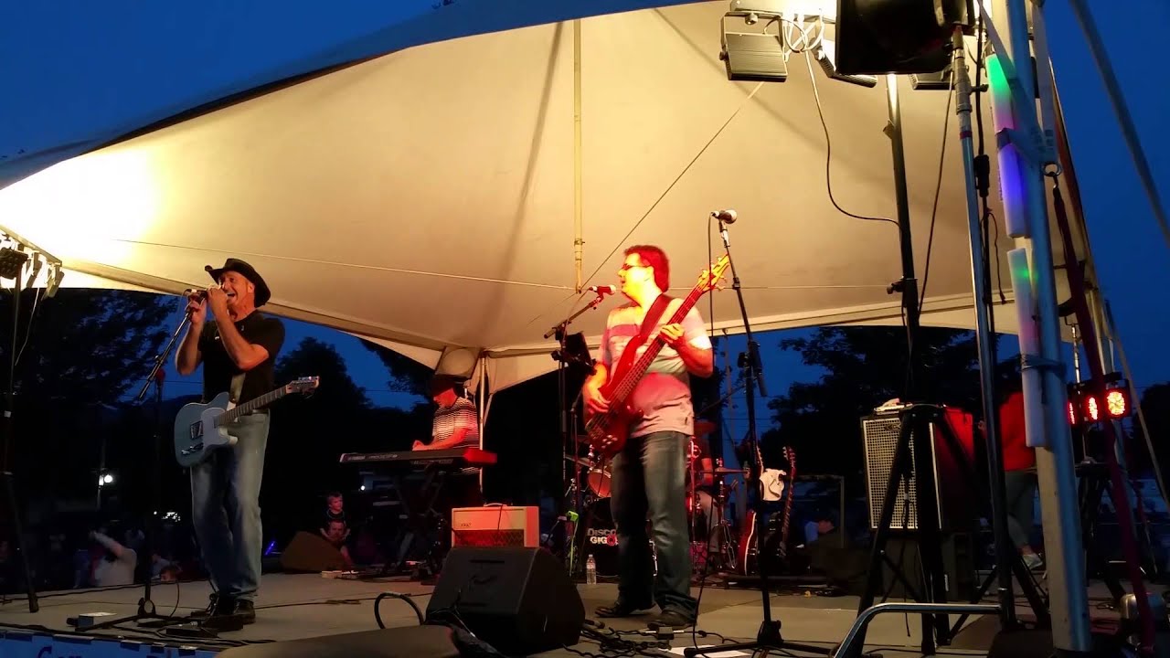 Discount Gigolos- Uptown Funk (North Conway, NH 2015) - YouTube