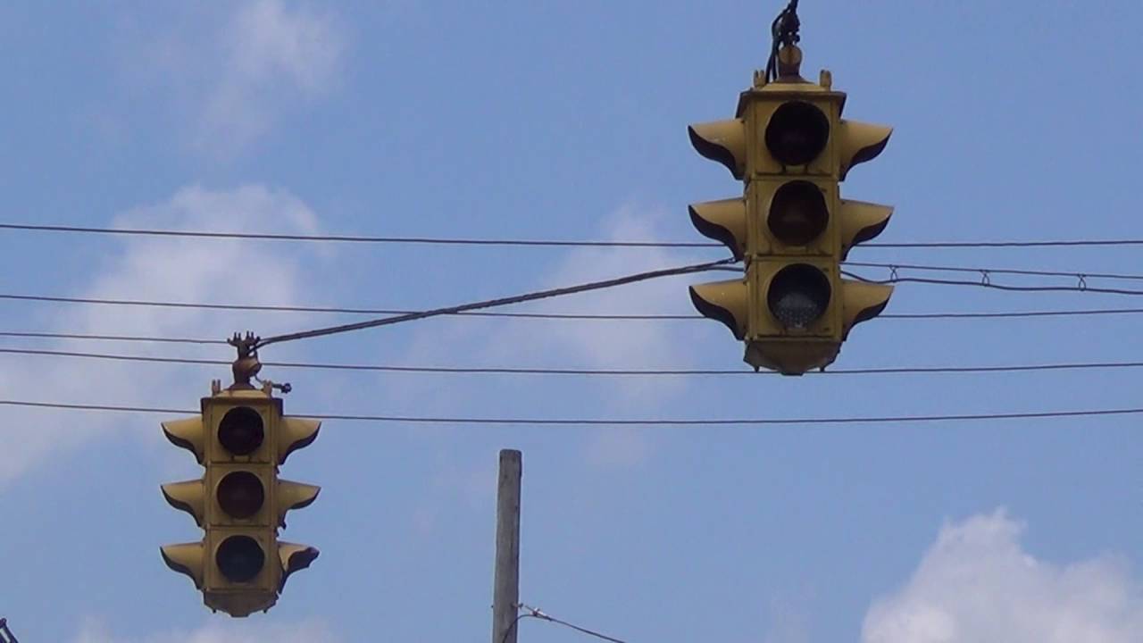 Flashing Crouse-hinds Type-DT 4-way Traffic Lights - YouTube