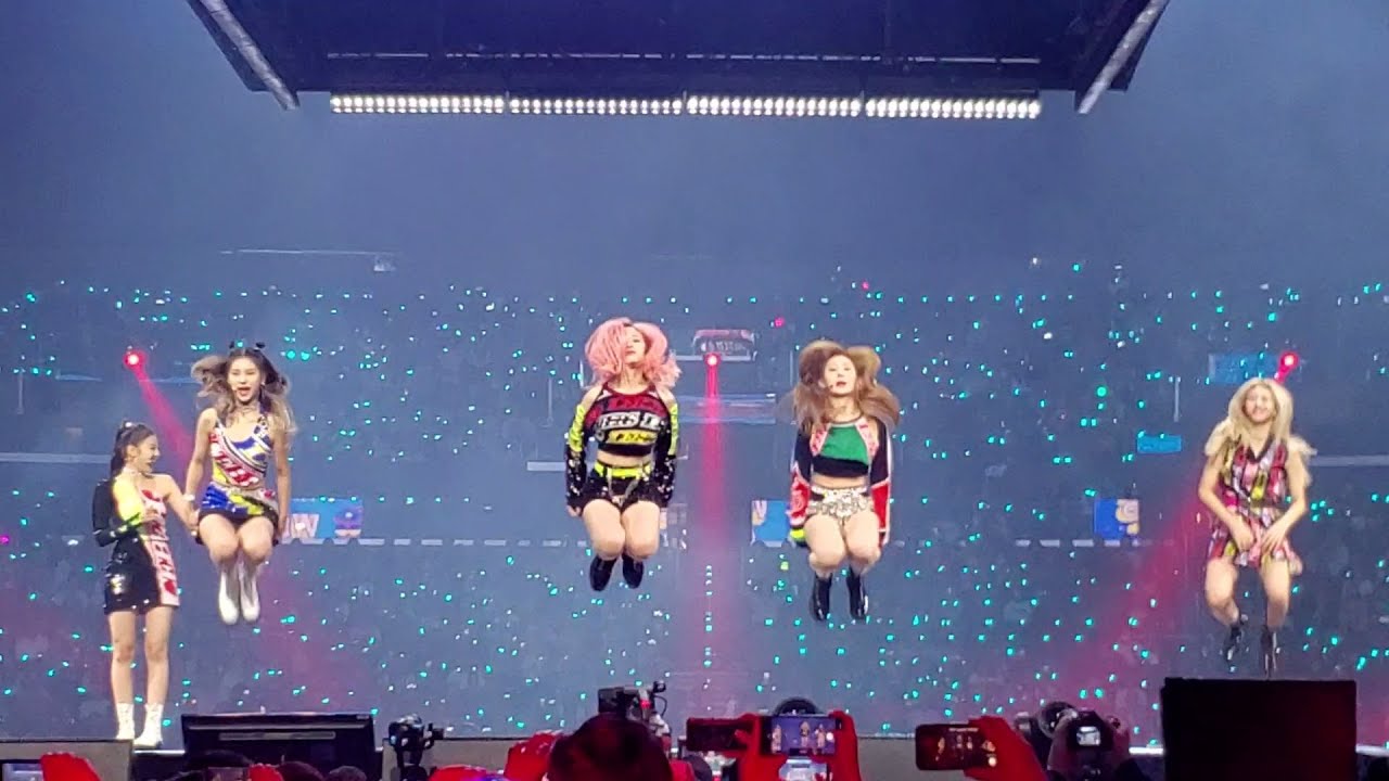 [Fancam][190818] ITZY _ Who's Next Talk (KCONLA2019) - YouTube