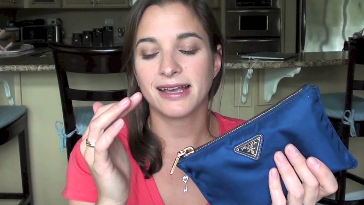 What's In My Bag: Cross-Body Style Purse Organization - YouTube