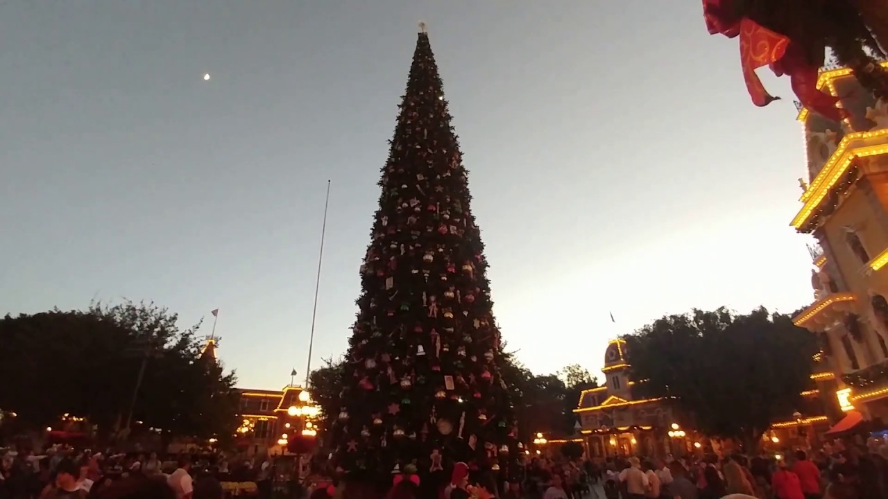 Disneyland 2017 Christmas tree lighting - YouTube