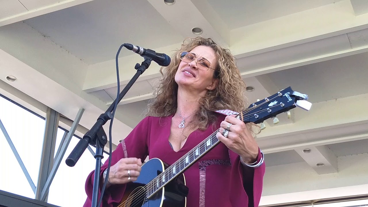 Dana Fuchs with Janet Ryan singing Ring Of Fire - YouTube