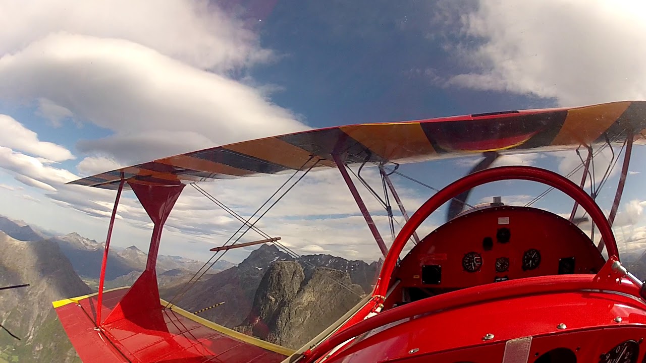 Pitts Model 12 in Romsdal - YouTube