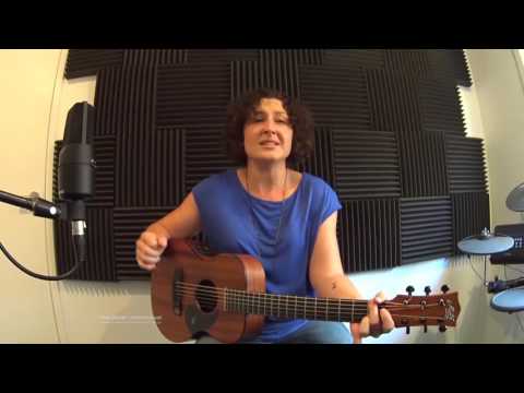 Nyssa Solo Acoustic Brisbane | Acoustic Performer | Rhiannon Cover