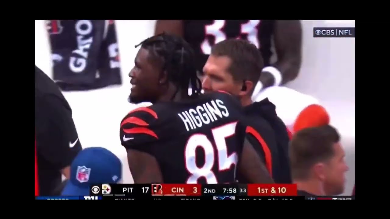 Tee Higgins - Hurt On SCARY Collision - Cincinnati Bengals - YouTube