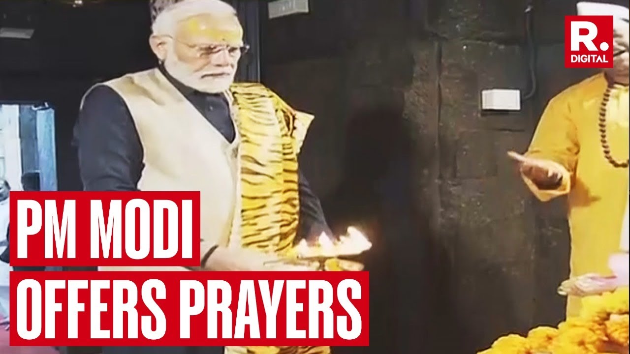 Prime Minister Narendra Modi offers prayers at the temple in ...
