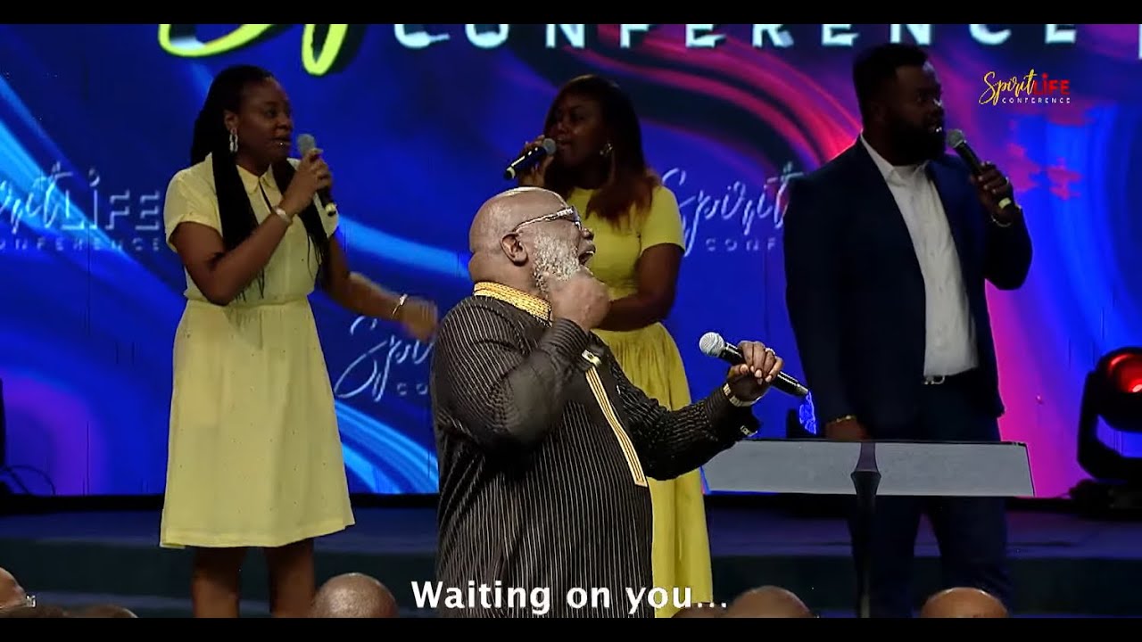 Bishop TD Jakes Sings "I'm still here" at House on the Rock, Lagos ...