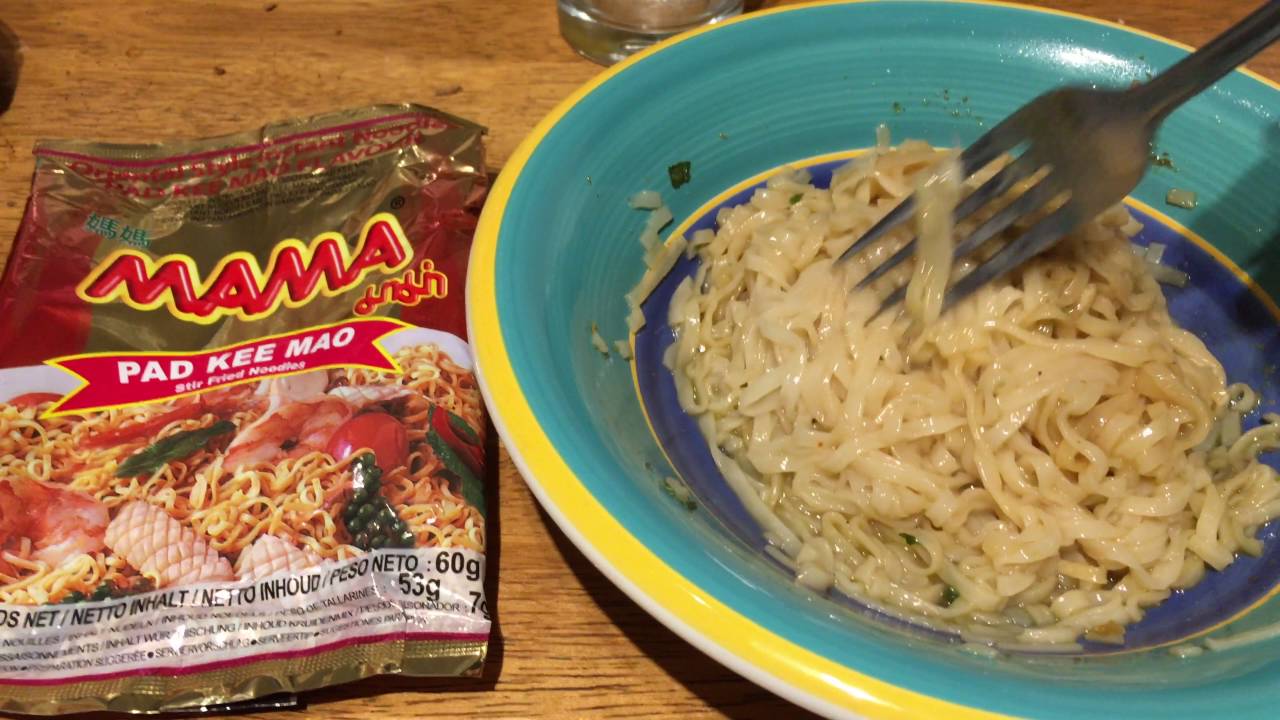MAMA - PAD KEE MAO stir fried noodles review 2016 - YouTube