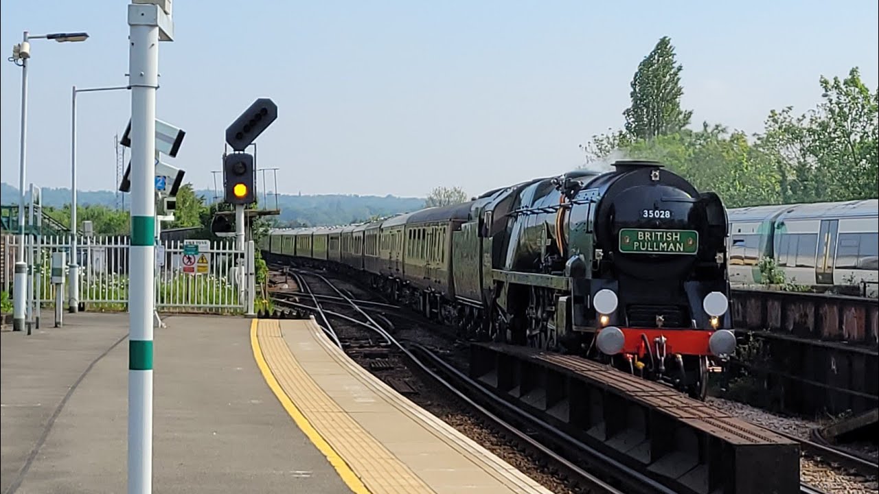 35028 Clan Line Merchant Navy Class Steam Locomotive Passing Selhurst ...