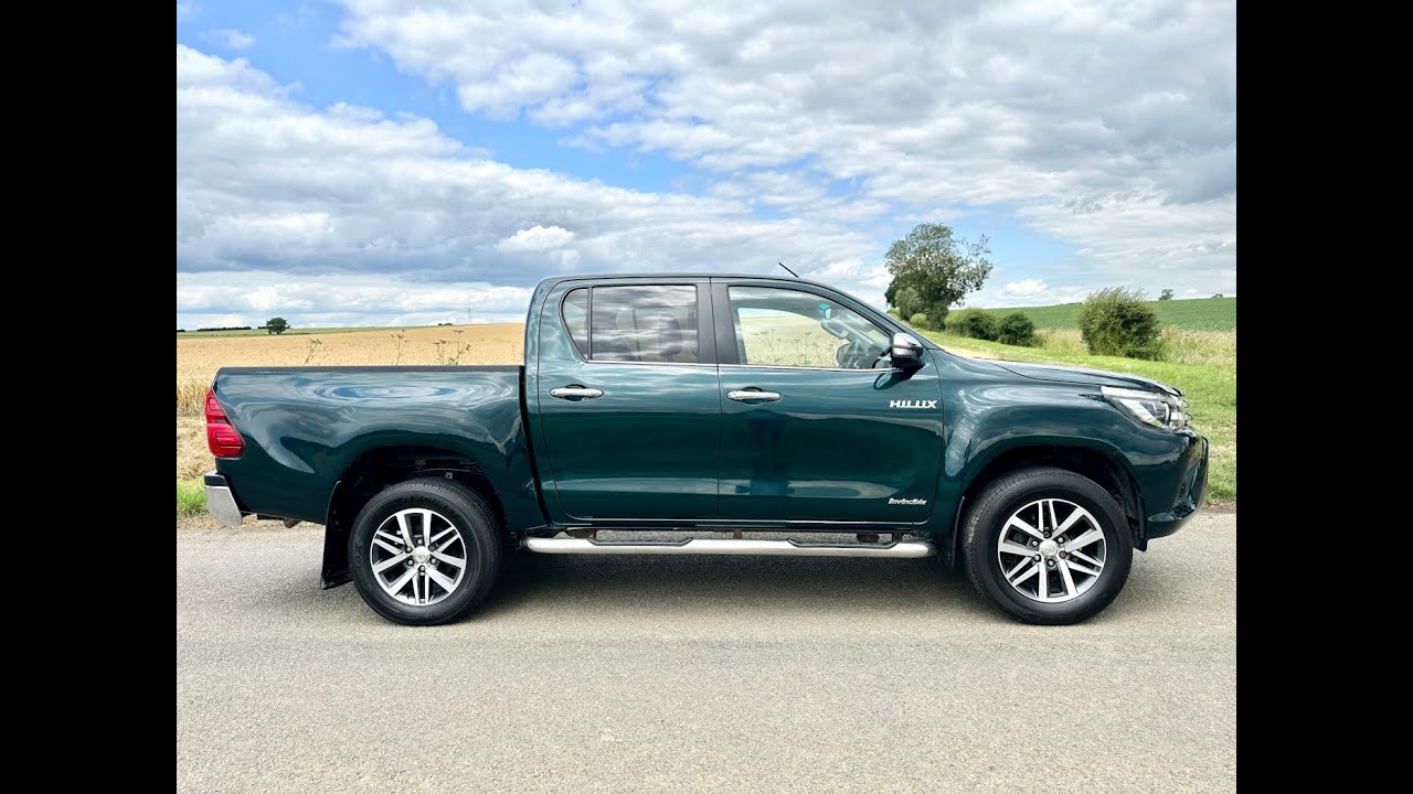 Toyota Hilux 2.4 D-4D Invincible Double Cab Pickup 4WD Euro 6 4dr (TSS ...
