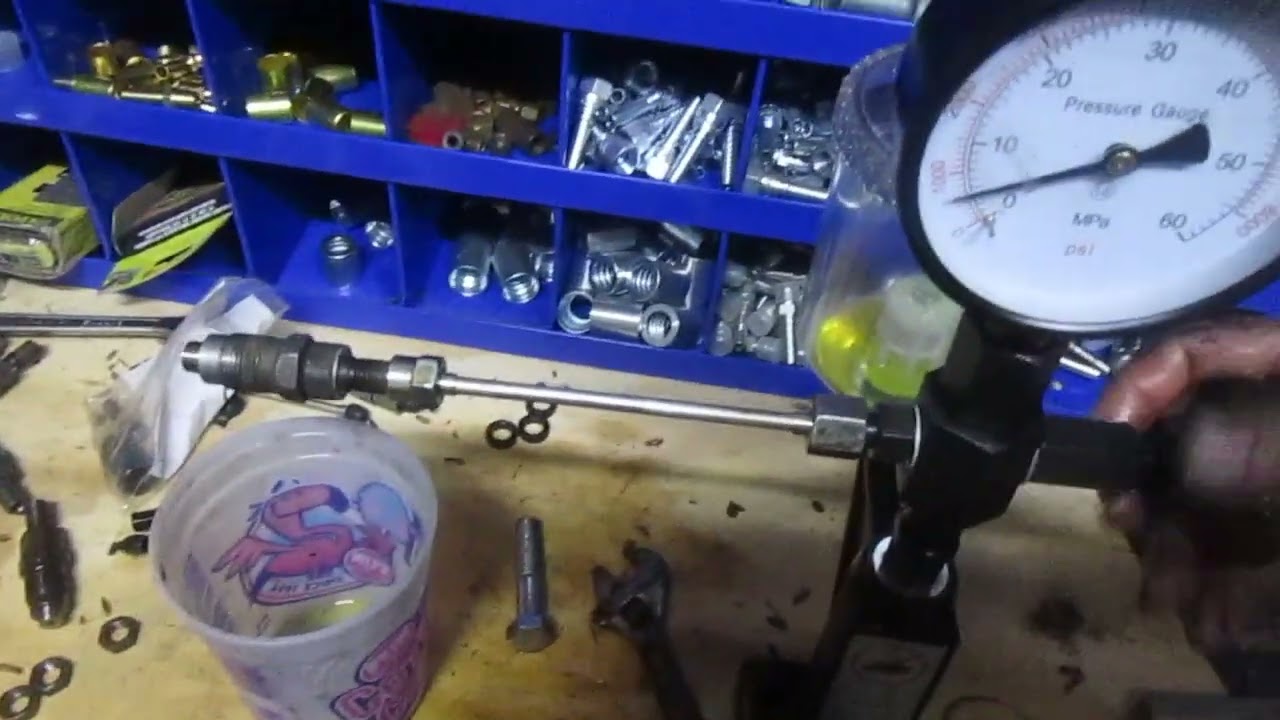 KUBOTA TEST THING POP TESTER , D902 RTV INJECTORS THAT BEEN SITTING FOR ...