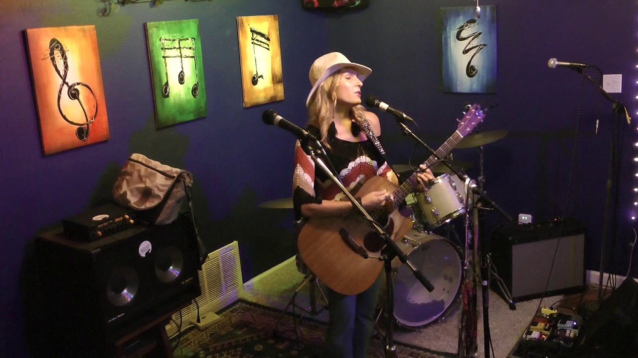 Season Ammons "Happy" at Dakota Fest - YouTube