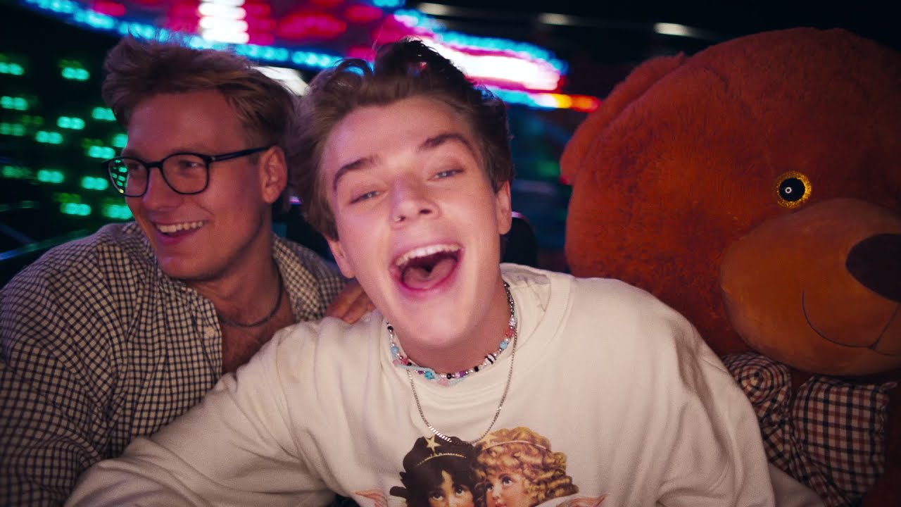 Thomas Headon - Strawberry Kisses (Official Video) - YouTube