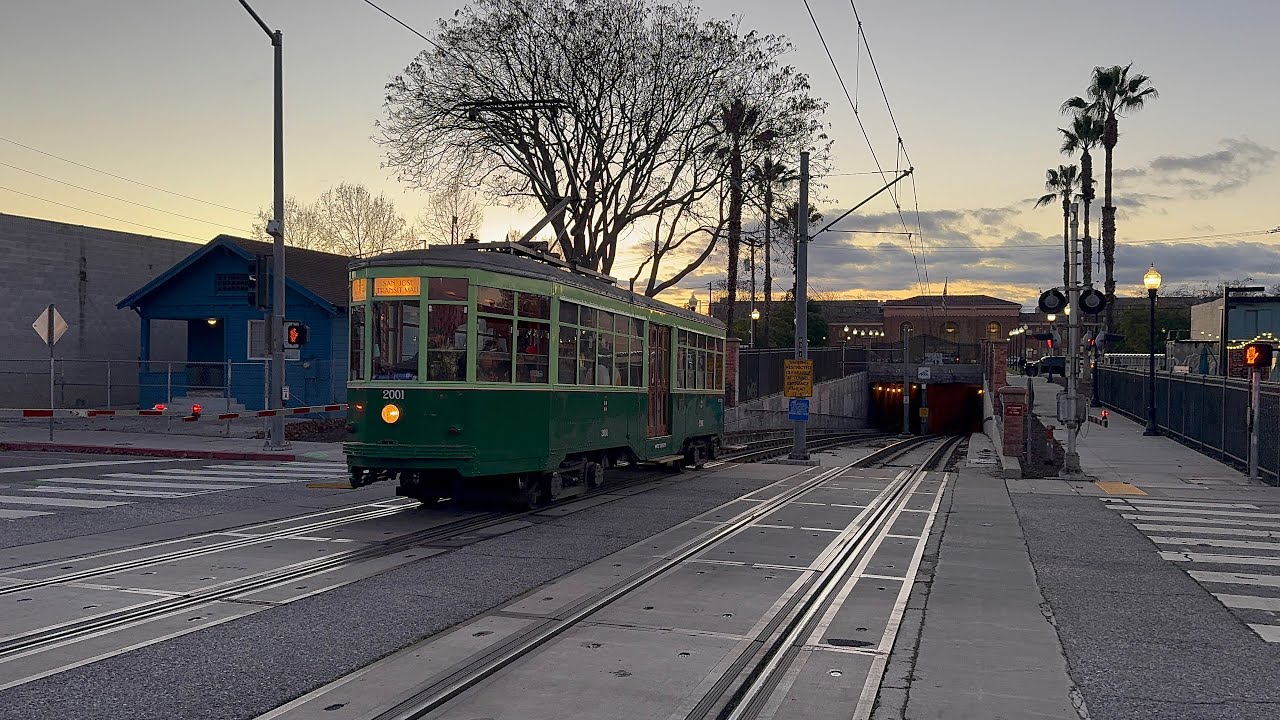 VTA Holiday Trolley exiting San Jose Diridon Portal at Sunset - YouTube