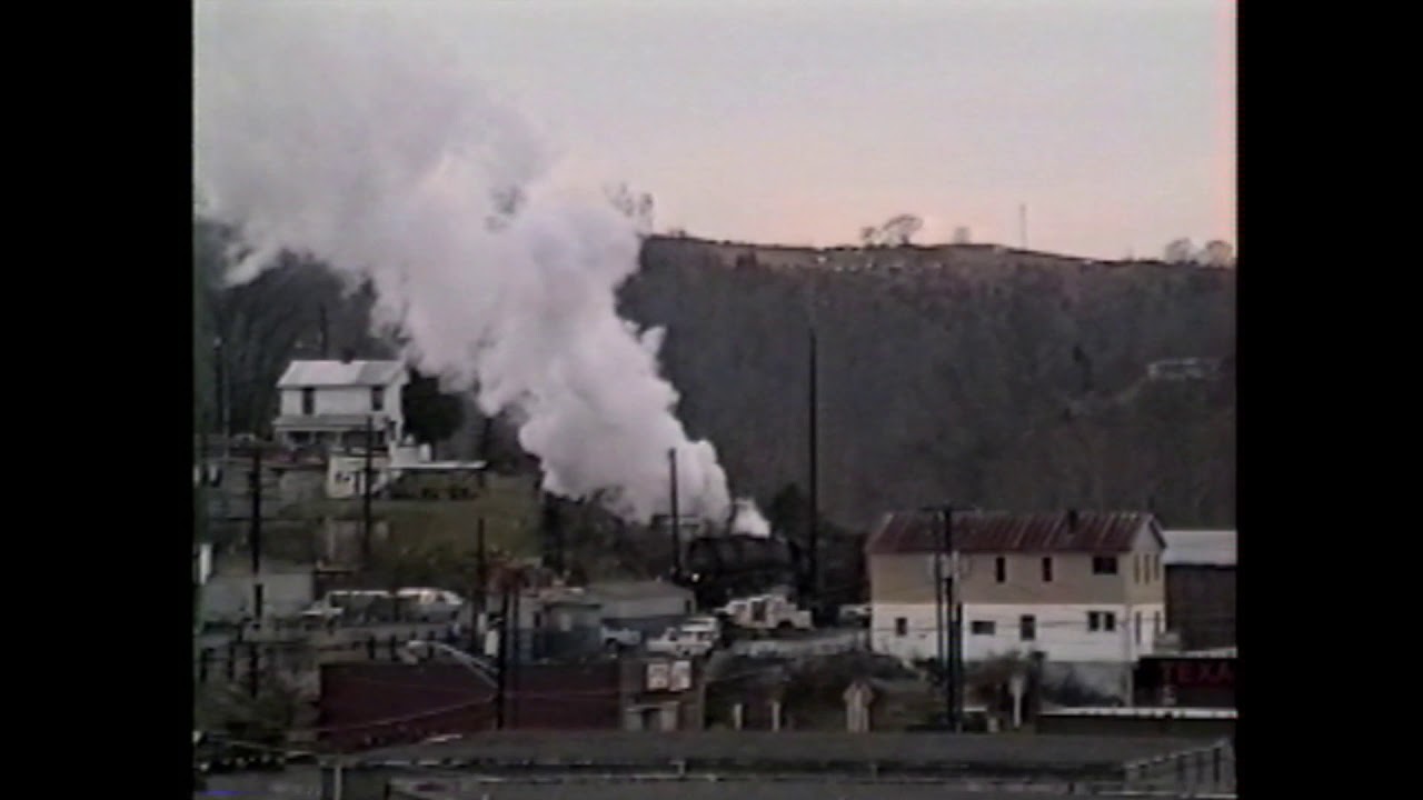 Clinchfield Challenger 676 in St. Paul, Virginia - YouTube