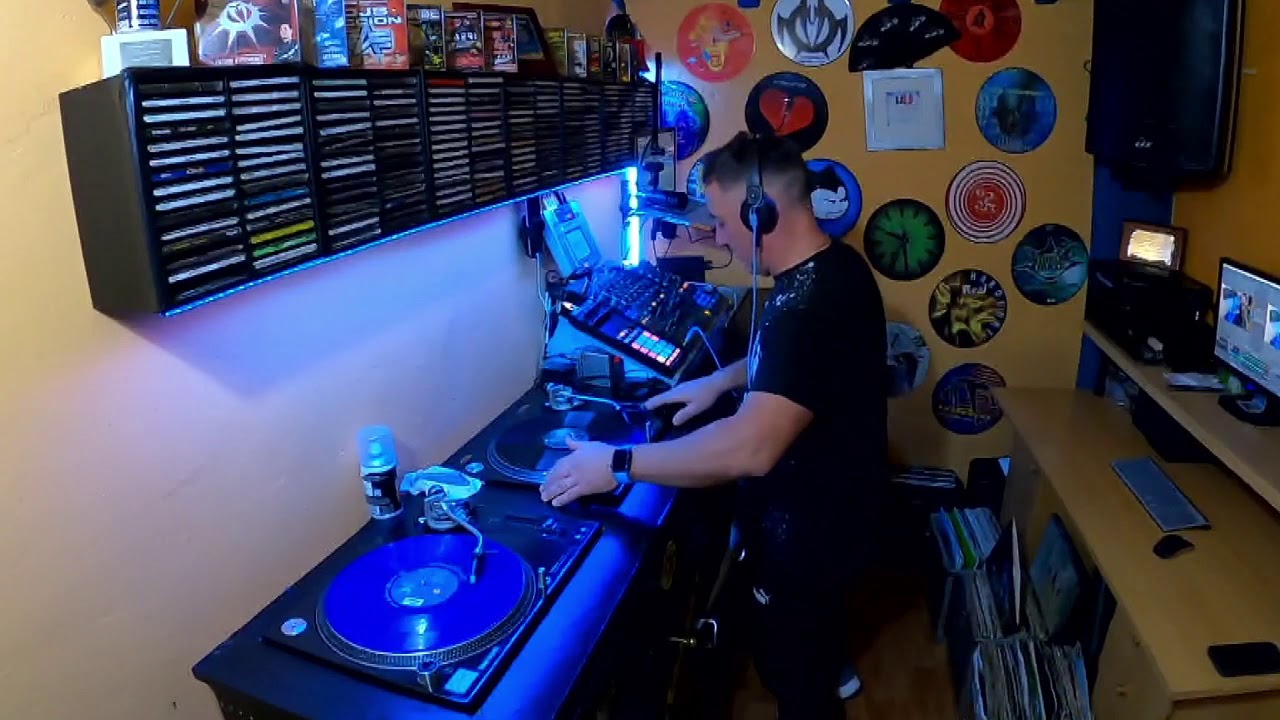 Past Time 0.12 Dj Batiste Live - YouTube