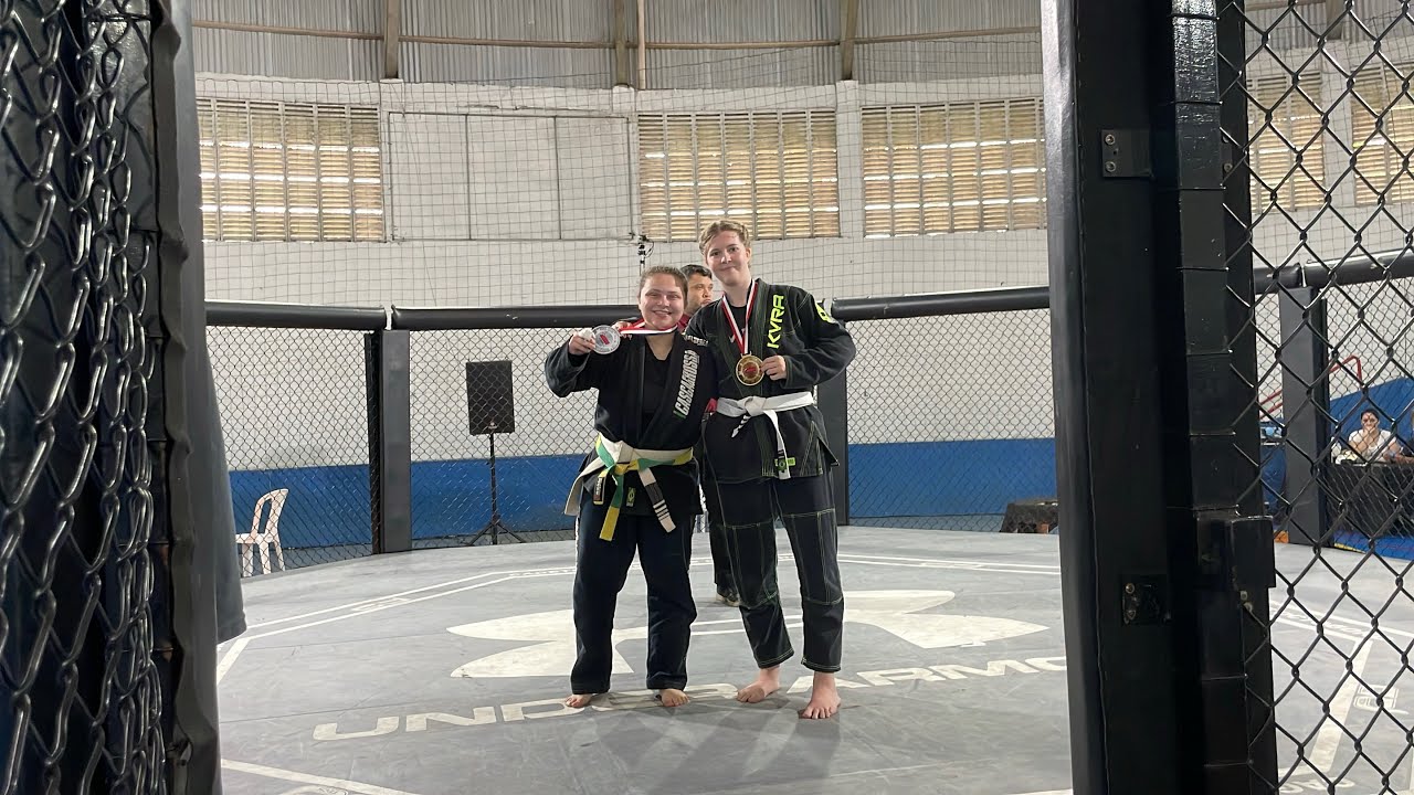 Anastasia kazova - luta no FK MMA - jiujitsu faixa branca - YouTube