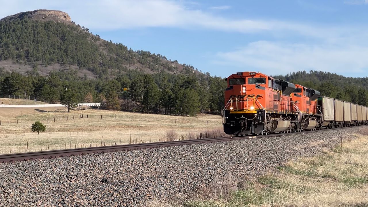 BEAUTIFUL SPRING WITH BNSF 9311 LEADING THE E-MLTBTM0-19A! - YouTube