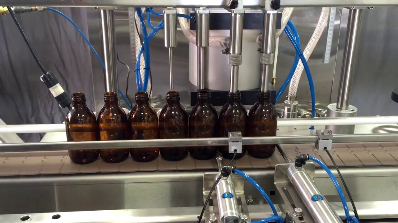 Piston filler with nitrogen purge nozzles, model PI 3300 - YouTube