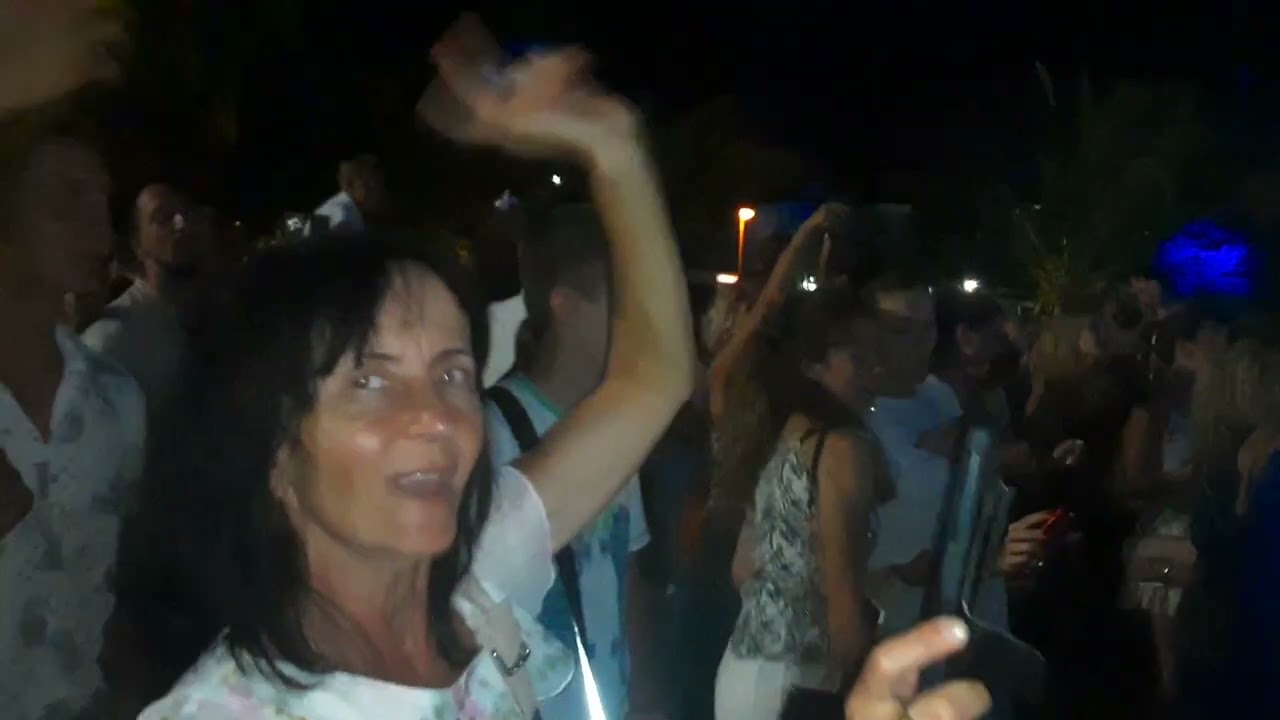 Toni Cetinski uzivo Bar setaliste 2022.Slavisa Railic.. - YouTube