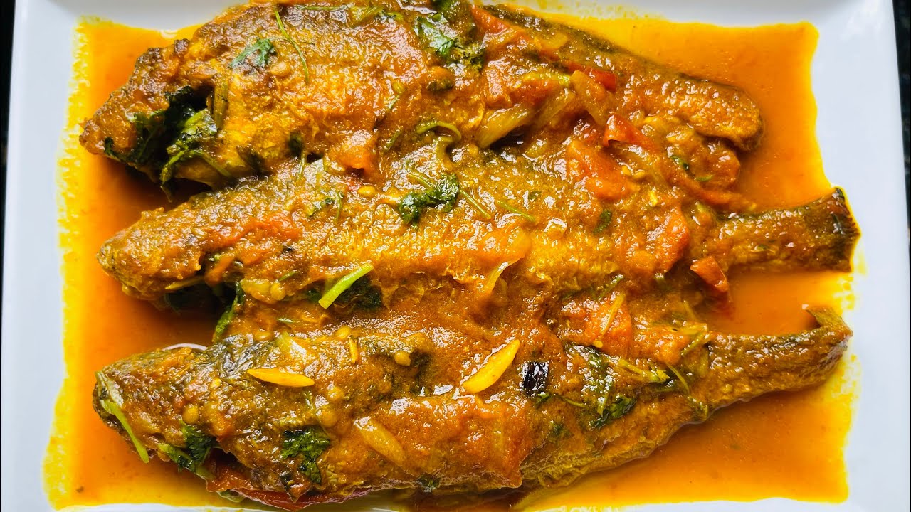 টমেটো দিয়ে পোয়া মাছ রান্না রেসিপি || poa fish curry with tomato - YouTube