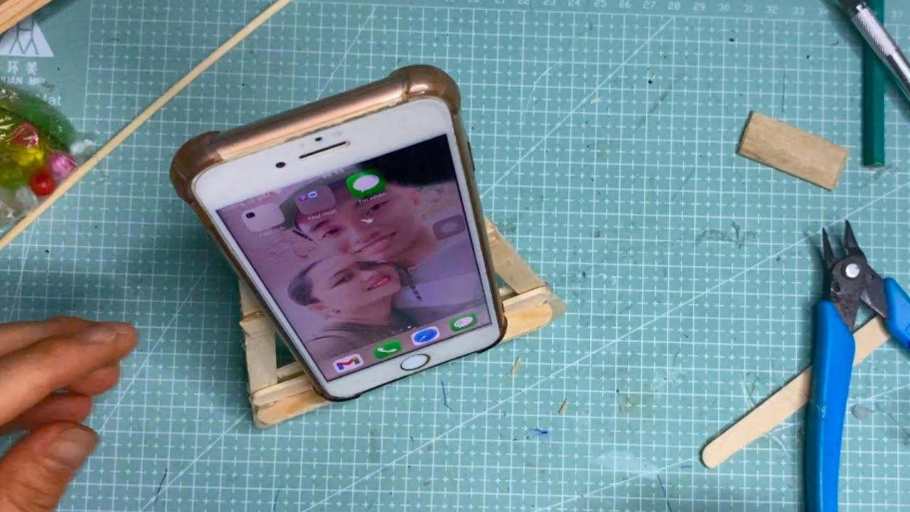 How to Make Mobile Stand using Popsicle Sticks 📱 Ice Cream Stick Craft ...