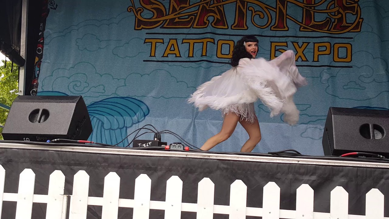 Burlesque Show at 2019 Seattle Tattoo Expo-the Beginning - YouTube
