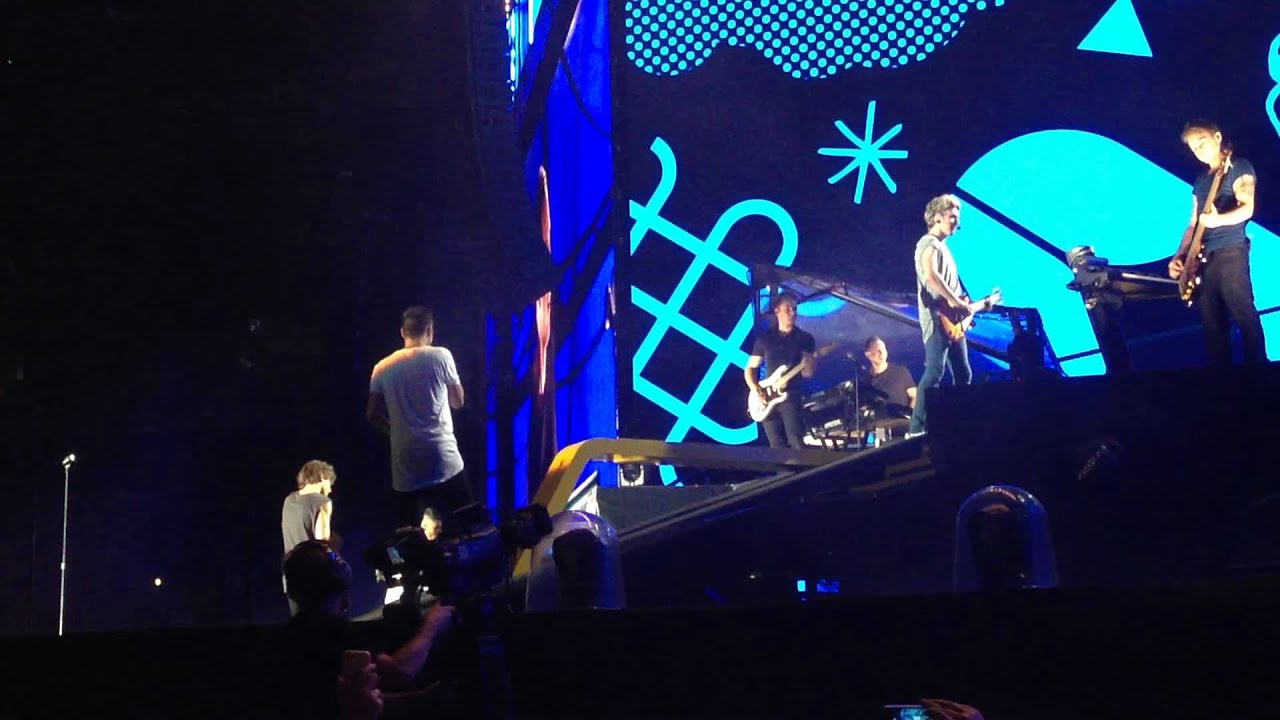 One Direction performing The Police's "Message in a Bottle" - OTRA ...