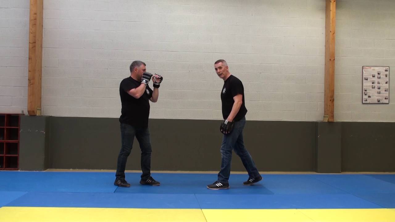 #24 : Frapper et se déplacer en Krav Maga - YouTube