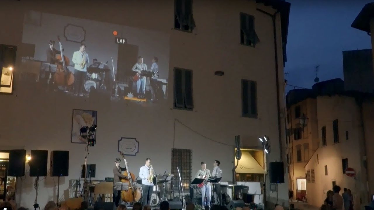 September in Florence's piazza della Passera - YouTube