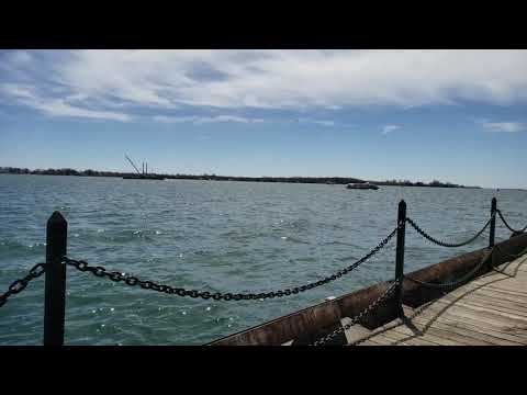 Toronto Island Ferry Docks - YouTube