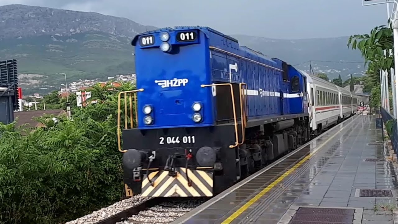 HŽ trains HŽPP 2044 (EMD GT22HW-2), HŽPP 7023 low floor train and HŽPP ...